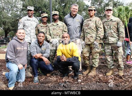 Former pro football players from left: Gale Sayers, Joe Namath, Bart ...