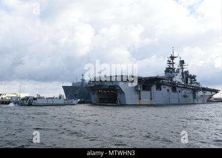 Landing Craft Utility conducts a stern gate marriage with the ...