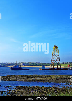 Tug Britoil 120 river Tyne with half built wind turbine lead to its ...