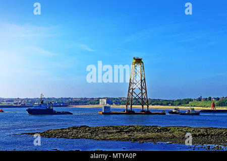 Tug Britoil 120 river Tyne with half built wind turbine lead to its ...