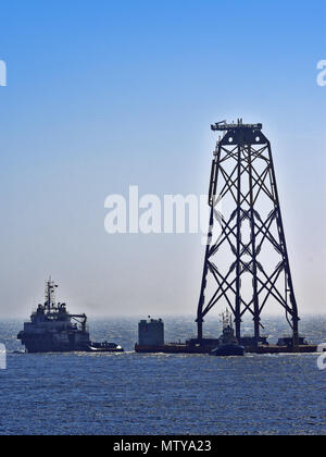 Tug Britoil 120 river Tyne with half built wind turbine lead to its ...