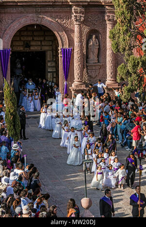 Mexican girls dresses as angels walk in the Good Friday Procession ...