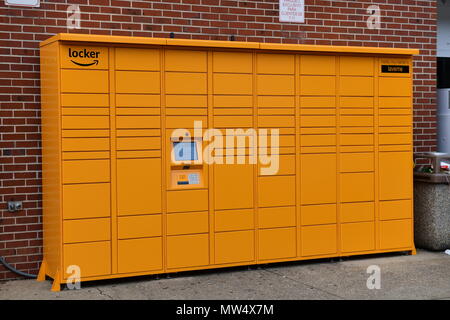 Amazon Locker a secure delivery system that Amazon uses at public ...