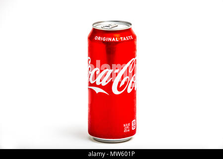 A 16 ounce can of Coca Cola Stock Photo - Alamy