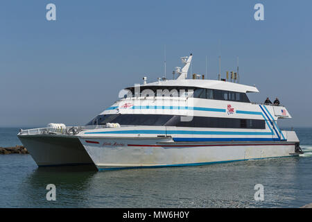 A Hy-Line Cruises high-speed catamaran ferry from Hyannis to Martha's ...