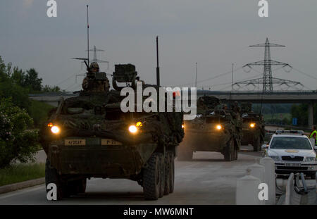Soldiers from 2nd Cavalry Regiment (2CR) dfcross the German-Czechia ...