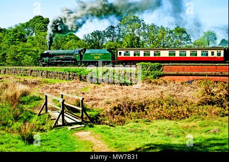 Schools class locomotive No 926 Repton at Darnholme, North Yorkshire ...