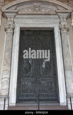 Rome. Atrium of the Basilica of San Pietro. Door of Filarete Stock ...