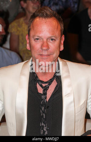 Canadian actor Kiefer Sutherland poses with a life-sized statue of his ...