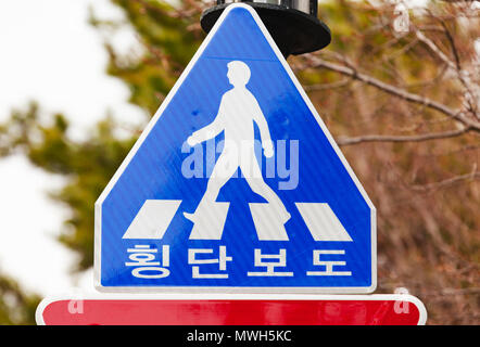 Pedestrian crossing sign - Busan, South Korea Stock Photo - Alamy