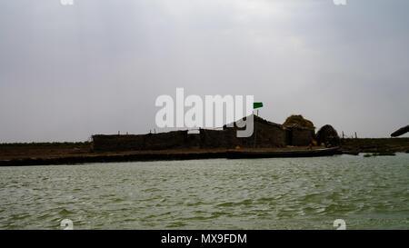 Iraq A Marsh Arab Reed House Stock Photo - Alamy