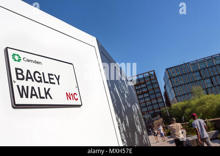 Bagley Walk, King's Cross, London N1C Stock Photo - Alamy