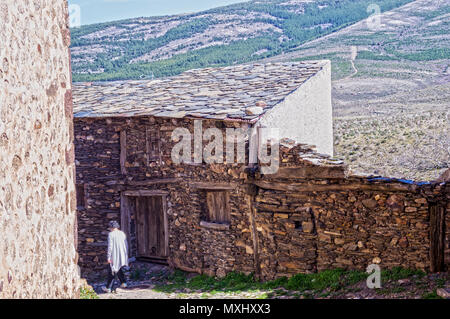 El Muyo. Pueblo negro de pizarra. Ruta de los pueblos rojos, negros y ...