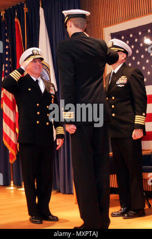 VIRGINIA BEACH, Va. (Dec. 5,2016) Civilian employees serve U.S. service ...