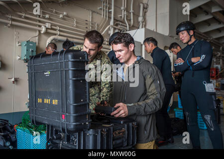 Unmanned Underwater Vehicle (UUV) operations 130605 Stock Photo - Alamy