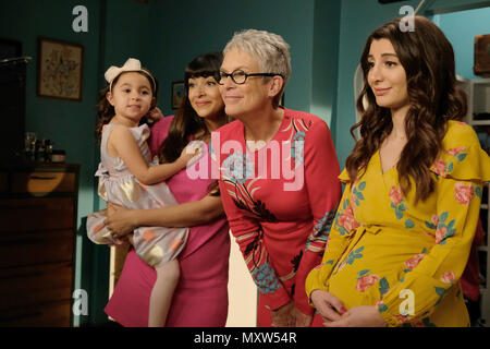 NEW GIRL, Hannah Simone, (Season 7, airs 2018). photo: Jesse Giddings ...