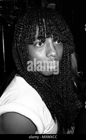 Rick James visits Mary Wilson backstage before her performance at the ...