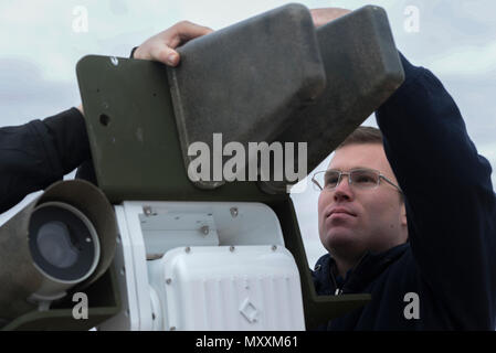 Eric Weinman, from Joint Base San Antonio–Lackland, Texas, begins ...