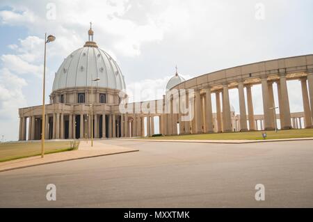 Yamoussoukro Cathedral in Ivory coast, West Africa Stock Photo - Alamy