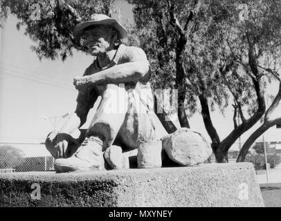 Jolly Swagman statue in Winton, the town where Waltzing Matilda had its ...