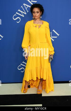 Brooklyn, NY, USA. 4th June, 2020. protesters out and about for George ...