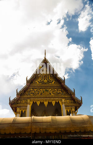 Cho Fa or Chofa finials on roof of Buddhist Temple Stock Photo - Alamy