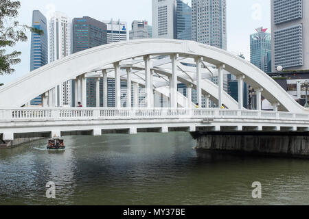 Elgin Bridge Crosses the Singapore River near Riverwalk Condominium ...