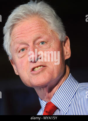 EDISON, NJ - MAY 27: Former US president Bill Clinton rallies Hillary ...