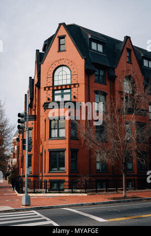 Residential Building in Washington DC, VA, USA. Traditional Red Brick ...