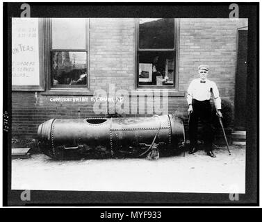 ''Bobby'' Leach and his barrel Stock Photo - Alamy
