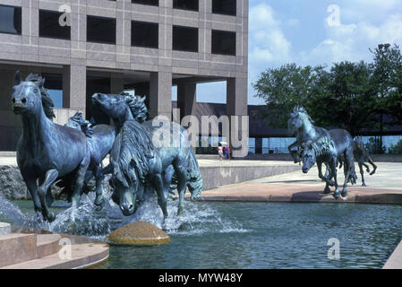 1992 HISTORICAL MUSTANGS OF LAS COLINAS SCULPTURE (©ROBERT GLEN 1984 ...