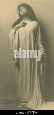 Julia Marlowe as Lady Macbeth (Genthe, late 19th-early 20th centuries ...