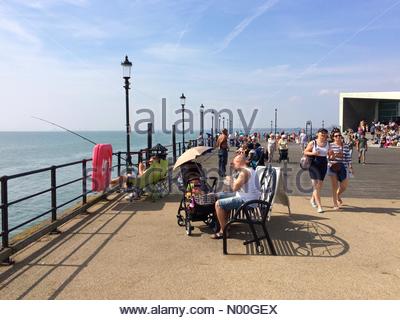 Summer Weather - Southend-on-Sea Stock Photo: 107121950 - Alamy