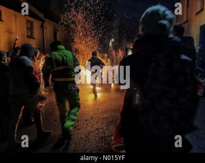 Devon, UK. 05th Nov, 2021. Flaming tar barrels race through crowded ...