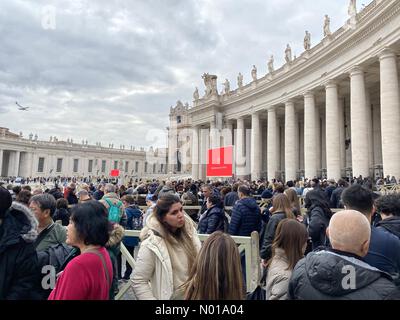 Rome, Italy. 29 December 2023. Large crowds queuing at the Vatican in ...