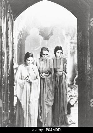 GERALDINE DVORAK, CORNELIA THAW, DOROTHY TREE, DRACULA, 1931 Stock ...