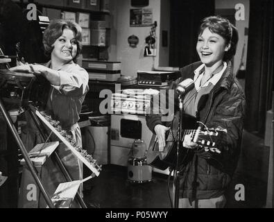 Original Film Title: MARISOL RUMBO A RIO. English Title: MARISOL RUMBO ...