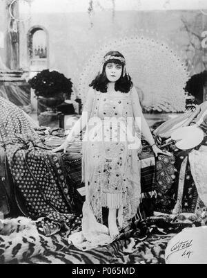 Salome Year : 1918 USA Director : J. Gordon Edwards Theda Bara Stock ...