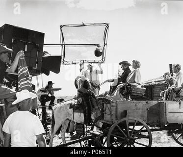 Alan Ladd, Van Heflin, on-set of the Film "Shane", 1953 Stock Photo - Alamy