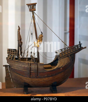 Coca of Mataro. Cocche votive model, Mediterranean adaptation of cog ...