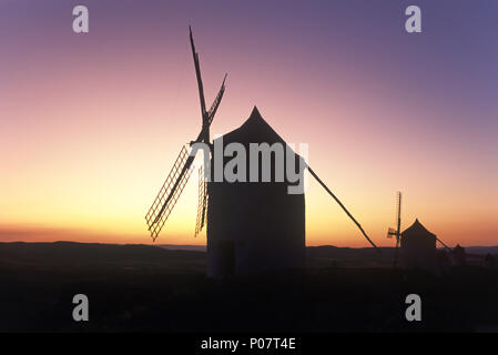 WINDMILLS CERRO CALDERICO CONSUEGRA LA MANCHA SPAIN Stock Photo - Alamy