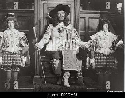 CROMWELL ALEC GUINNESS AS KING CHARLES I Date: 1970 Stock Photo - Alamy