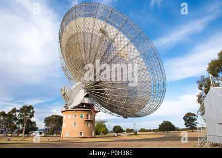 Parkes Radio Telescope brought live pictures to television when man 1st ...