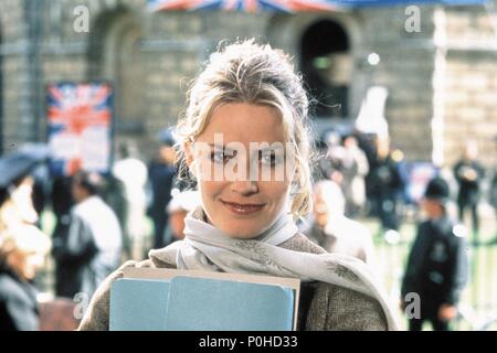 THE SAINT -1997 ELISABETH SHUE Stock Photo - Alamy
