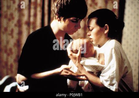 THE WAR ZONE (1999) LARA BELMONT, RAY WINSTONE WAZO 001 Stock Photo - Alamy