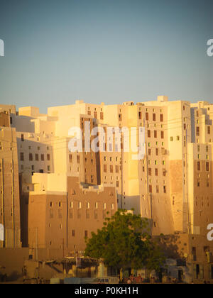 Panorama of Shibam mud skyscrapers, Hadramout, Yemen Stock Photo - Alamy