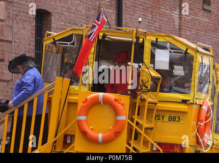 the "yellow duck marine" a tour bus at the "albert dock" in Stock Photo ...