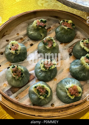 Yangzhou, Jiangsu, China. Breakfast at Ye Chun Tea House. Green Jade ...