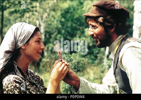 FIDDLER ON THE ROOF, Leonard Frey, Topol, Rosalind Harris, Michele ...