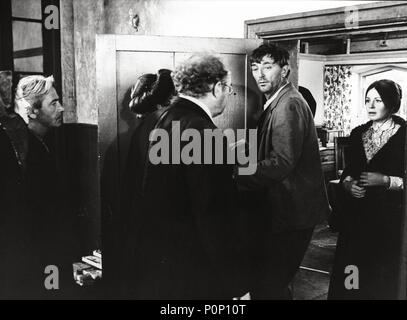 Sarah Miles & Robert Mitchum Film: Ryan'S Daughter (1972) Characters ...